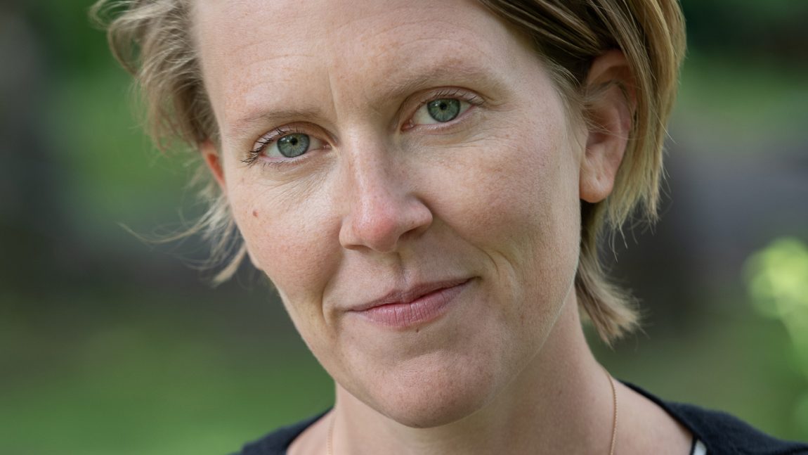 Kurator og kritiker i strupene på hverandre | Subjekt