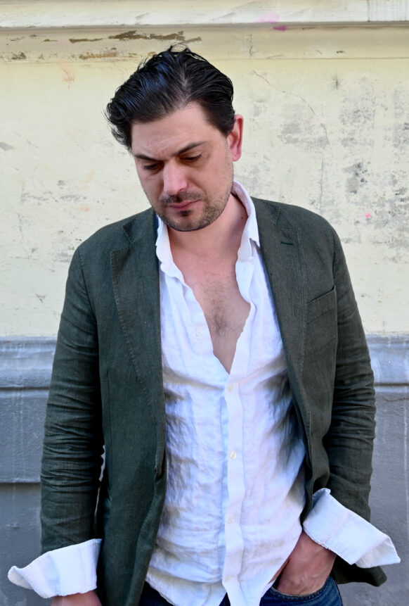 Alle har den samme fortellingen om Luke Elliot. Selv har han en annen ...