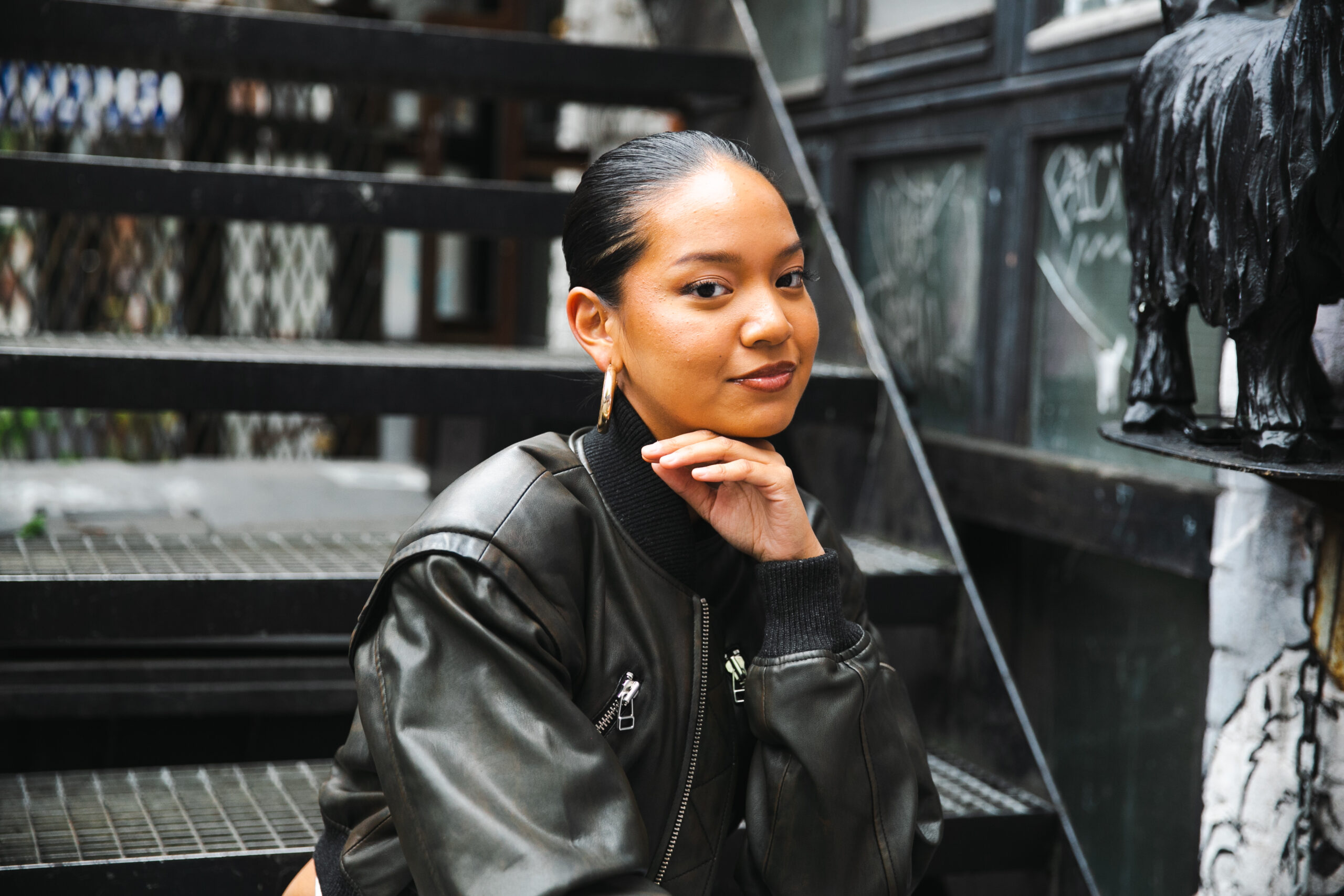 Hun er spådd som Norges neste pop-håp. Nå letter Hillari på sløret ...