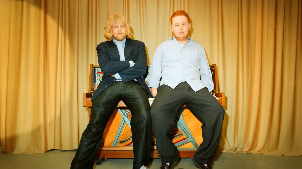 Ingen ler mer av sine egne vitser enn programlederne i Gauteshow | Subjekt