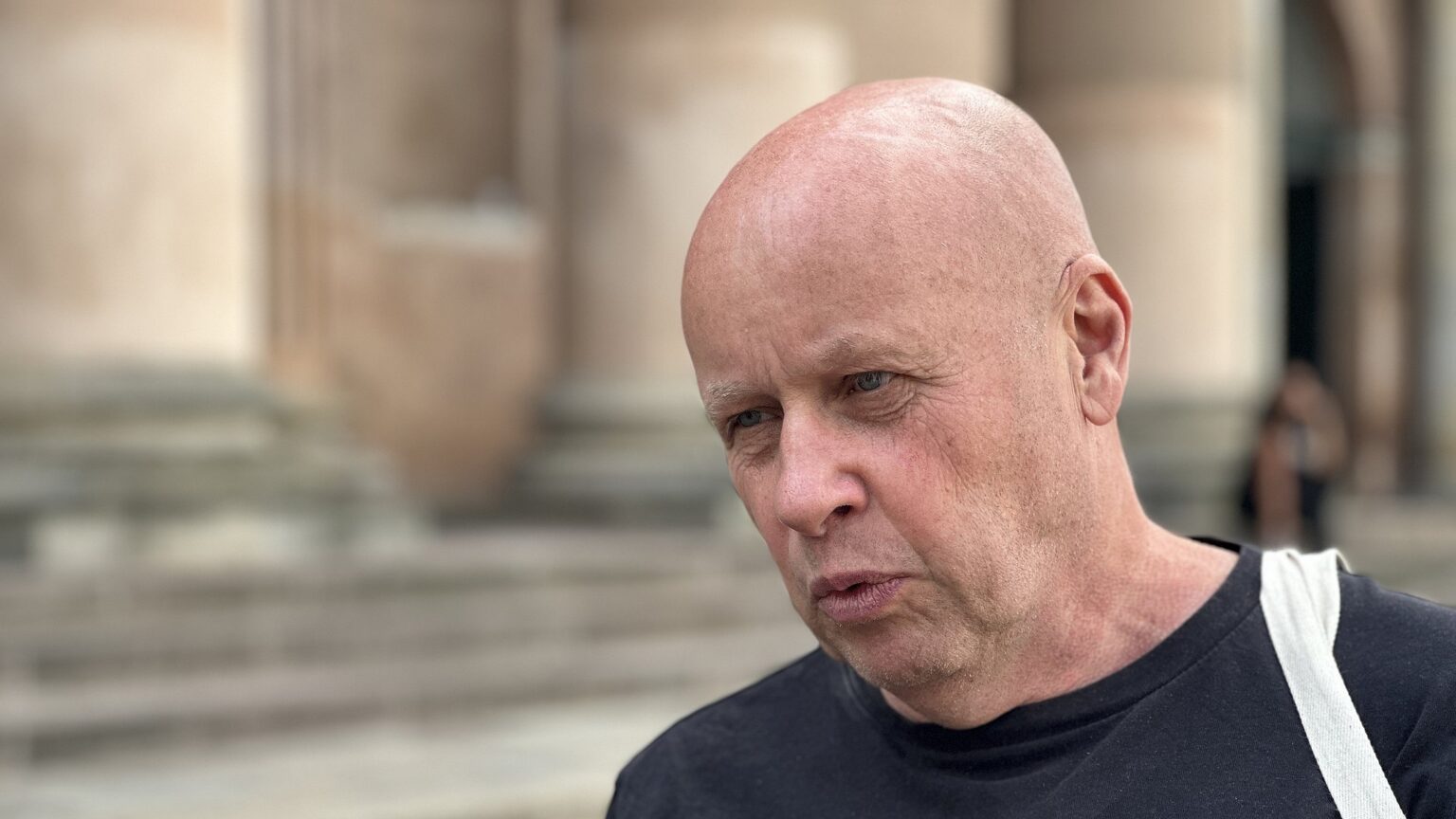 Han stakk av med pengene og kalte det kunst. Nå får han beholde alt ...